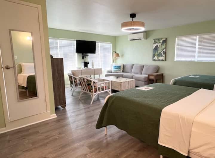 Two Queen Beds + Sitting Area, Sea View - Charlotte Amalie