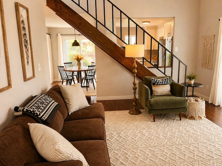 Farmhouse Chic | King Bed + Pool + Mtn Views - Boulder, CO