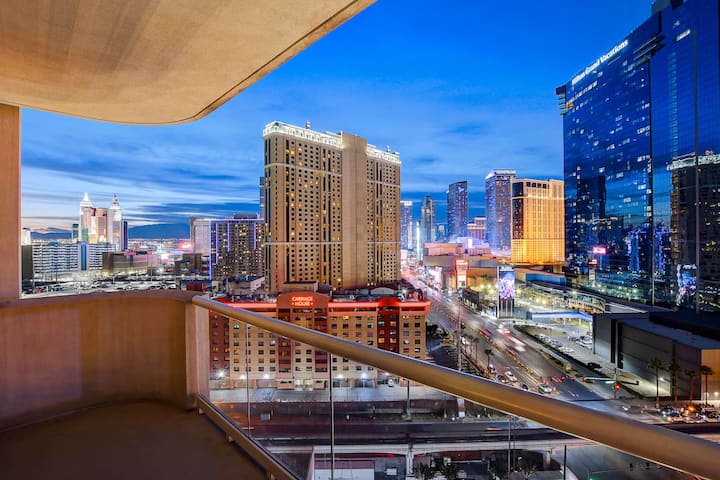 Mgm Balcony Stripview King Suite+free Valet+pools - Las Vegas Strip, NV