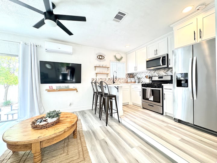 Riverside Wood Streets Duplex 1bdrm/1bthrm/kit - Riverside, CA