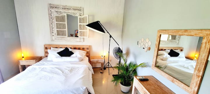 Cozy & Perfect Location - Seminya Rice Field Views - Indonesia