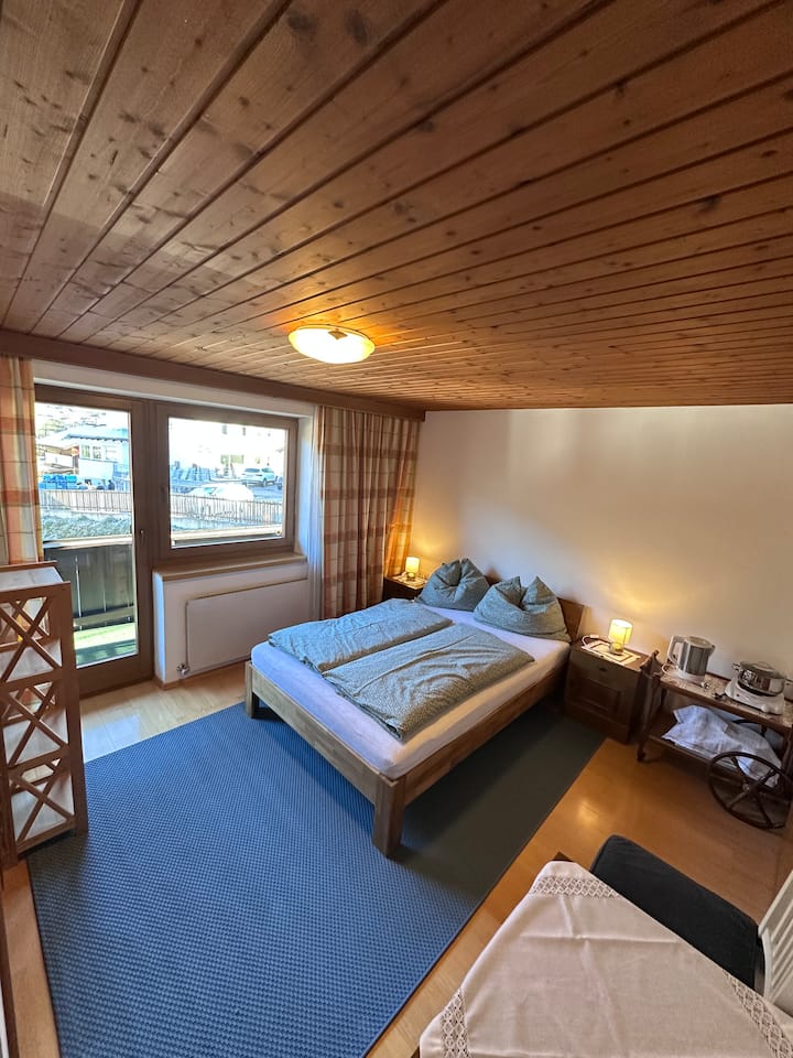 Happy In The Mountains - Mayrhofen