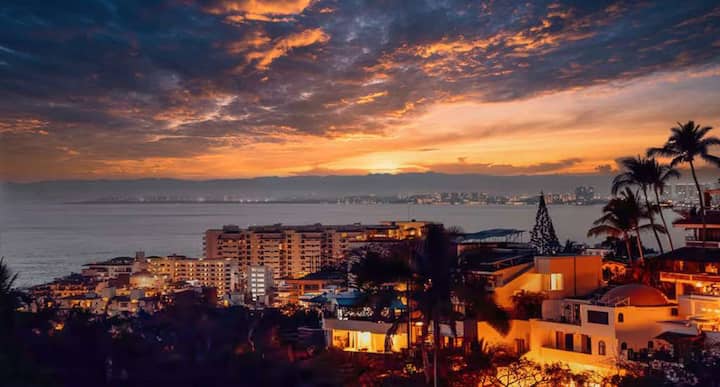 *Ocean View\pool\near Old Town\parking\ac\pets Ok* - Puerto Vallarta