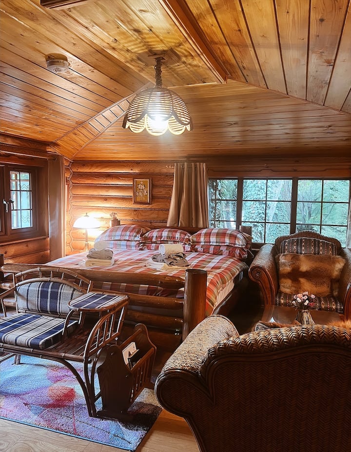 A Romantic Escape In A Traditional Wooden Cabin - 왓퍼드