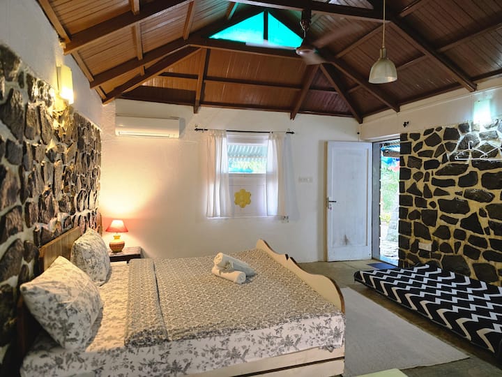 Bali Cabin/pool/ Wifi /Ac/cabin . - Lonavla