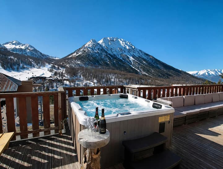 Chalet For 1618 People With Jacuzzi, Sauna, Movie Room, And Views Of The Slopes And Mountains - Monginevro