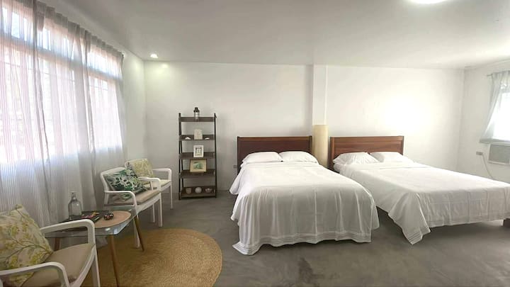Clean And Spacious Bedroom With En-suite Bathroom - Sablayan