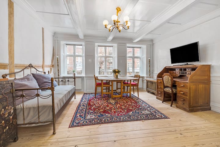 Your Own Floor In A Charming Townhouse From 1733! - Copenhagen