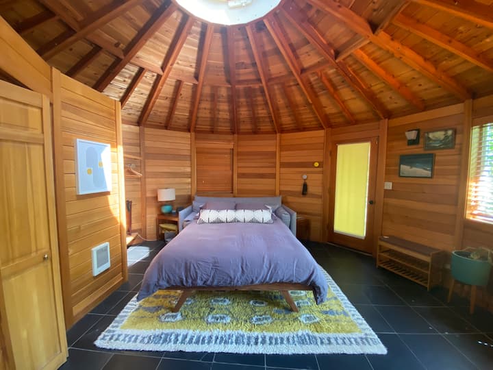Spa-like Modern Guesthouse In Garden Setting - Eugene, OR