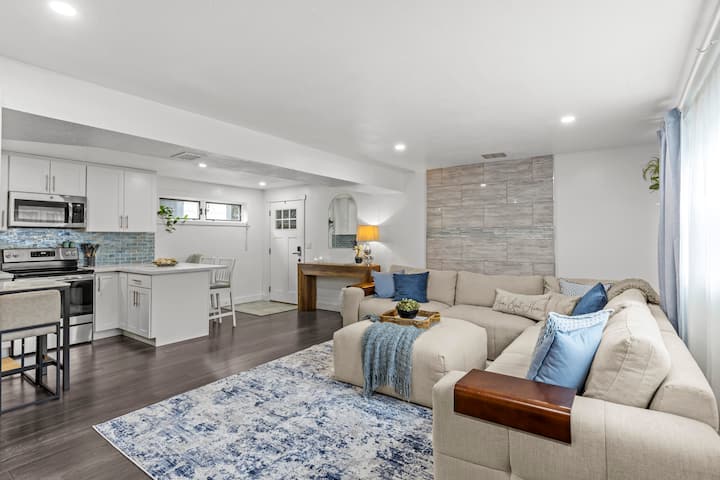 Seatac Convenience Close To Airport, Shops&transit - SeaTac, WA