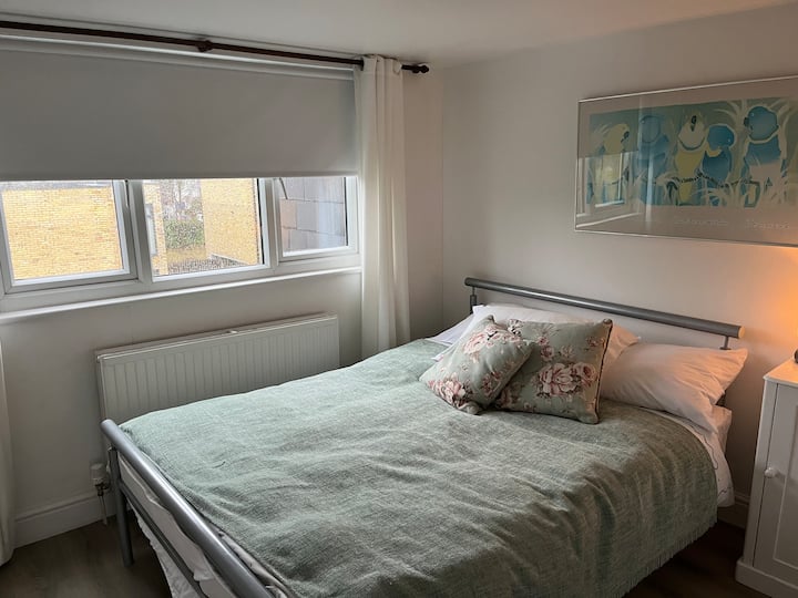 Kew - Light Self Contained Room - Brentford