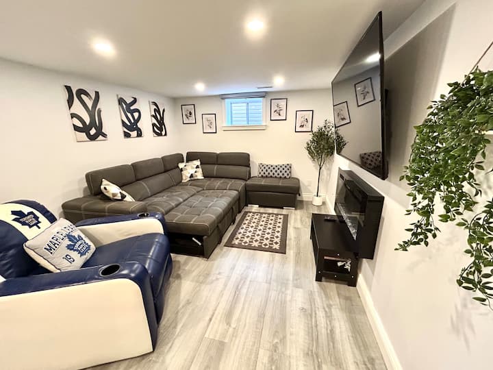1-bdrm Bsmt Apt, Parking For 2 Small Cars, Ttc - Toronto
