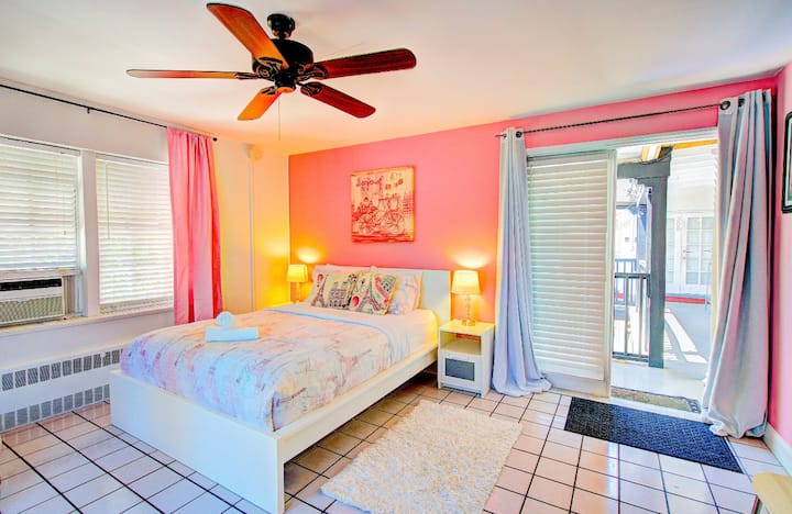 310. Pretty In Pink Studio Balcony 1 Bl From Beach - Tamarac