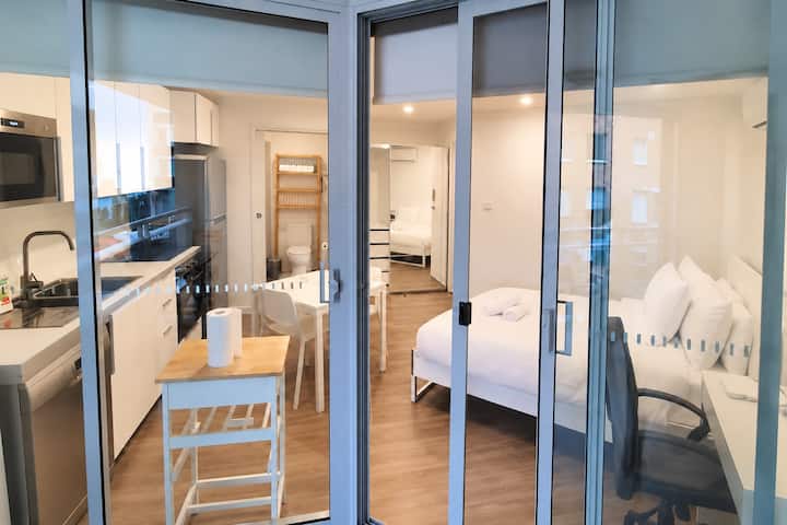 Dana-cozy Studio With Shared Entry In The City - Canberra