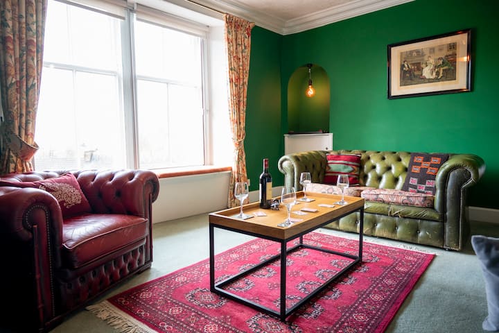 Squirrel Away @ Leven House, 2 Bed Flat With Views - Crieff