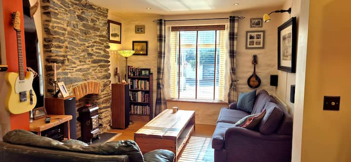 Cosy Oceanside Charm - Crantock