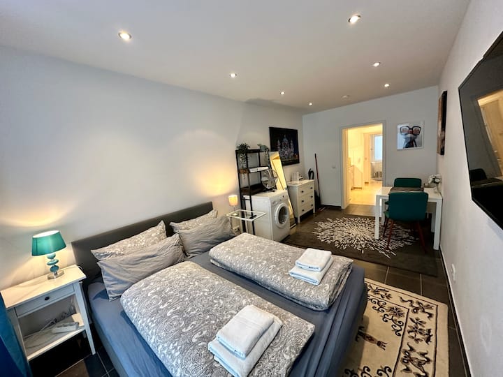 Cozy Ground Floor Studio Apartment In Moabit - Berlín