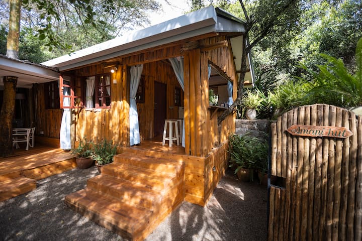 Ol Losowan Amani Hut With Pool In Karen Nairobi - Nairobi