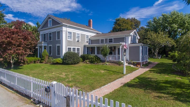 Captain Morgan House Pet Friendly 3 Min Downtown - Mystic, CT