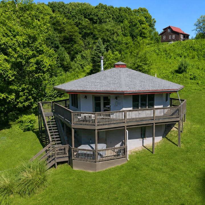 Hocking Hills 8ppl Chalet W/ Hot Tub & Fire Pit - Logan, OH