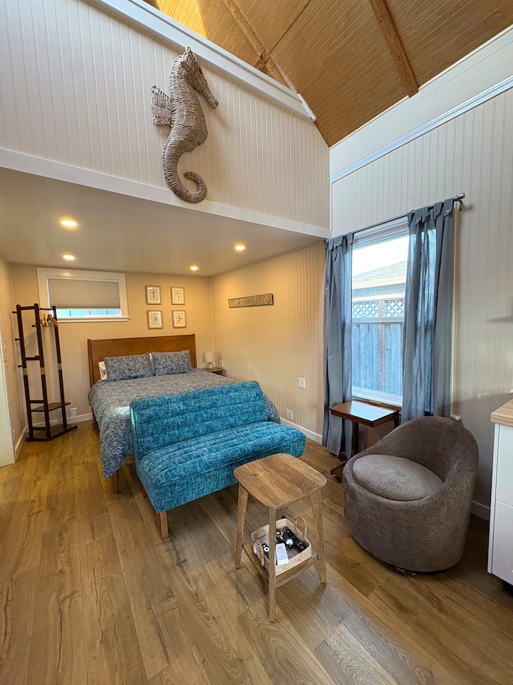 Small Beach Cottage Near The Coastal Trail - Half Moon Bay, CA