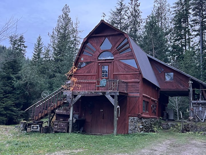 Secluded Cozy Log Cabin - Idaho