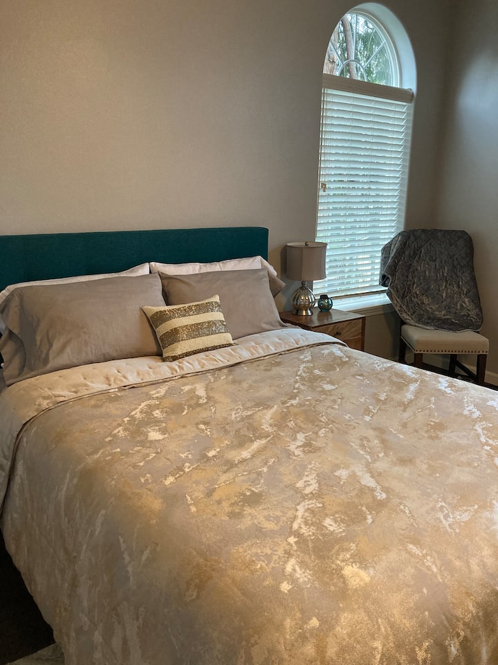 Suite Escape With Private Bath - Mount Vernon, WA