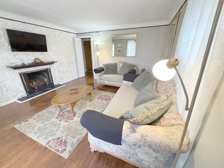 Cozy,cute & Quiet - Entire House - Parma, OH