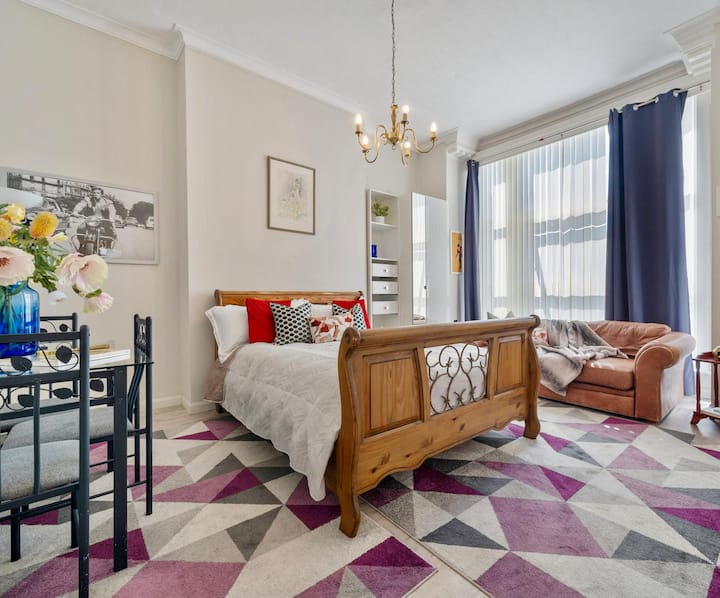 Modern Ealing Studio -Fast Wifi -Near Broadway - Brentford