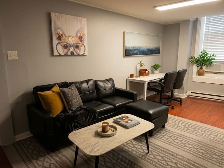 Spacious Historic King Suite - Wilmington, DE