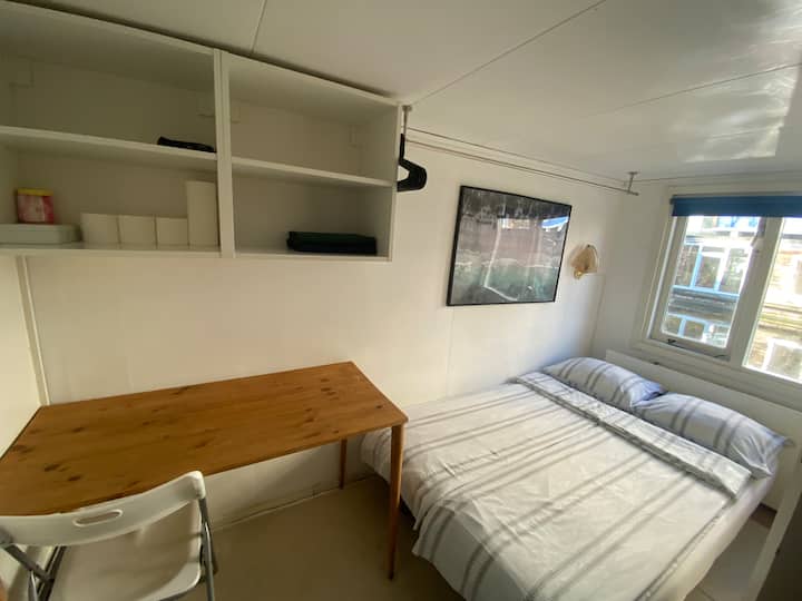 Room In House Boat - Zaandam