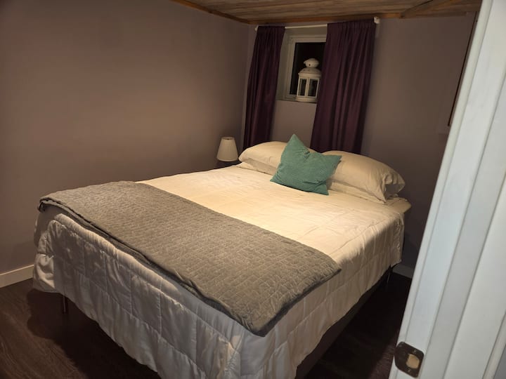 Cozy & Quiet Lower Level Suite, Private Entrance - Winnipeg