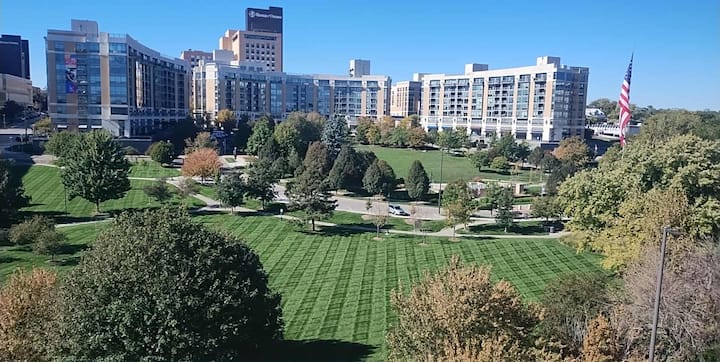 1br Condo With View Of Turner Park & Midtown Omaha - Omaha, NE