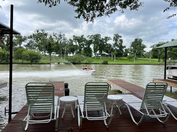 Waterfront Cozy 3 Bed 3 Bath Home - Lake Mcqueeney - Seguin, TX