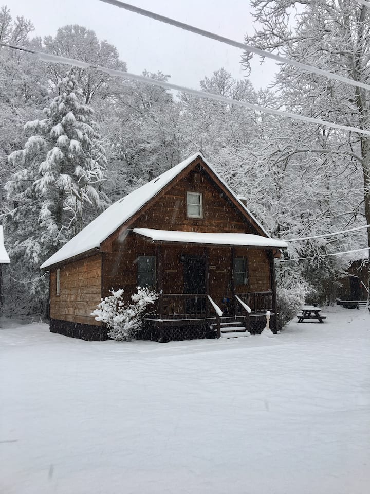 The Sportsman Cabin @ Elk Springs Resort - Kumbrabow State Forest, Huttonsville