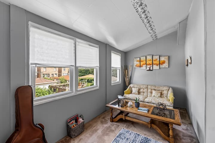 Male Roommate Wanted At Historical Home Near Metra - Chicago