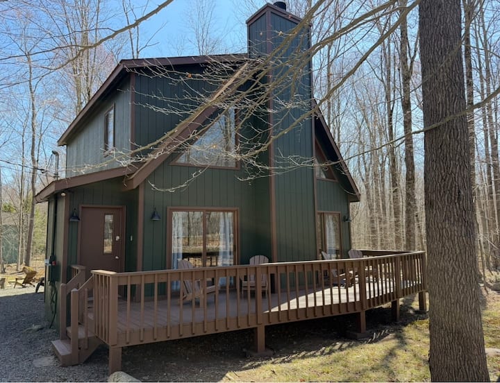 Arrowhead Lakes, Cabin In The Woods - Pocono Pines, PA