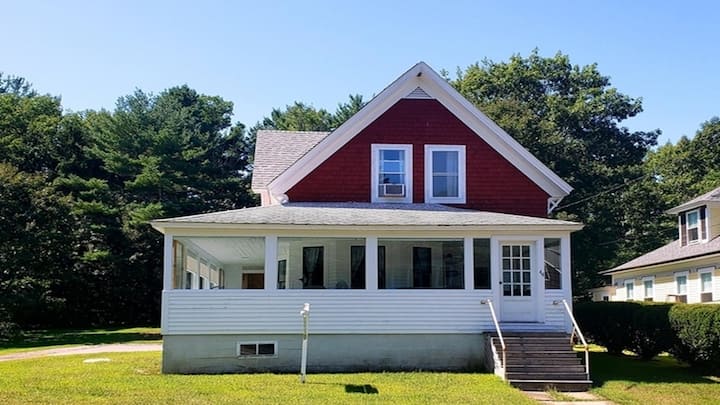 Main Street Cottage - York's Wild Kingdom, York