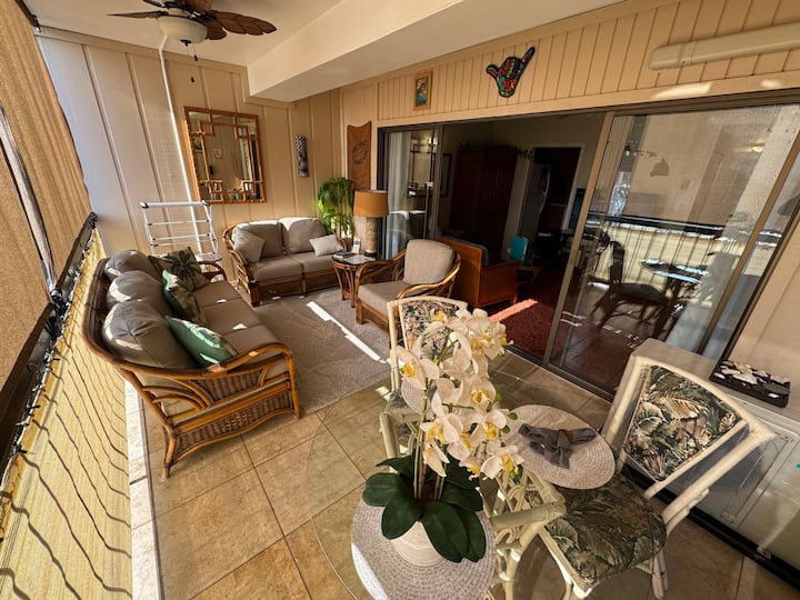 Heart Of Kona Condo With Ocean Views & Pool - Kailua-Kona, HI