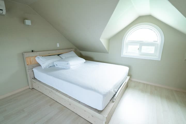 Geoje Rebeudeumongdolpensyeon - Geoje