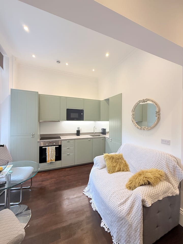 Quite Central London 1b Flat With Garden View - Earls Court