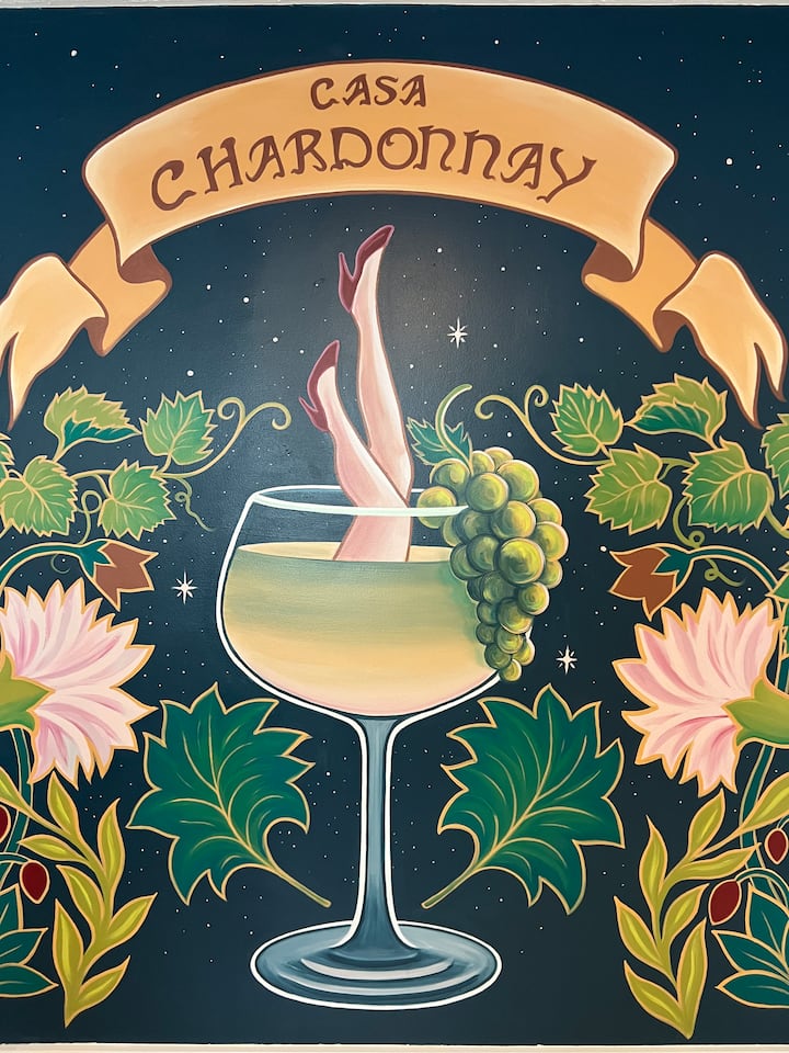 “Casa Chardonnay” /  2 Br Boutique Apt, Sleeps 3 - Geneva, OH