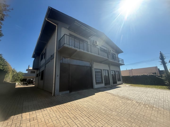 Casa Com  2 Suítes + 1 Casal,  Lavabo Com 2 Vagas - Chapecó