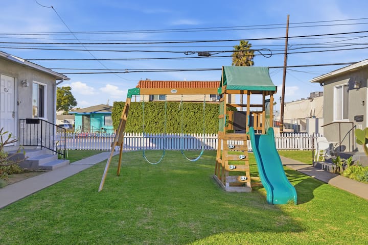 Renewed Modern Central Stay Easy Parking - Gardena, CA