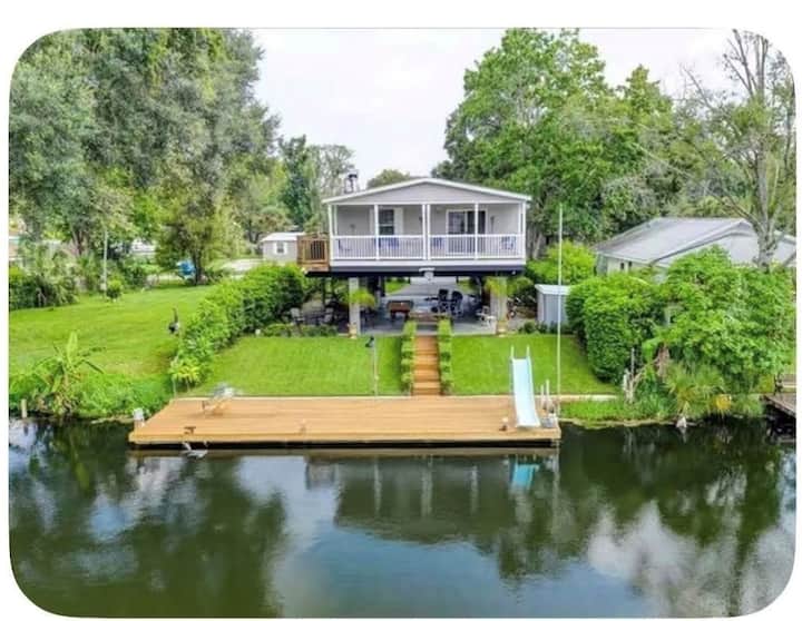 Waterfront Happy Place, Kayaks And So Much More - Weeki Wachee, FL