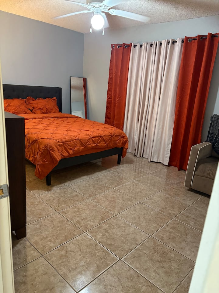 Spacious Home Away From Home. - ユッカ・バレー, CA