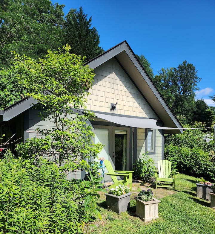 Peaceful Butterfly Cottage
Sports In Appalachia - Asheville, NC