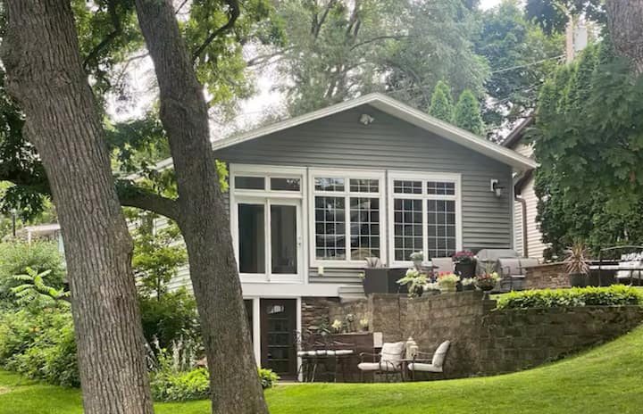 Beautiful Home On Okauchee Lake, Wi - Oconomowoc, WI