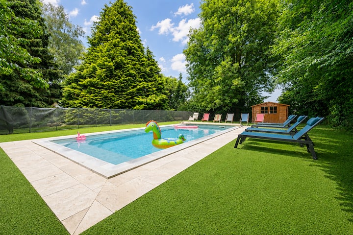 Chaumière Avec Piscine Chauffée Et Grand Jardin - Château du Champ de Bataille