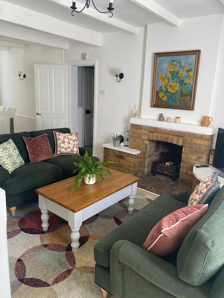 3 Br Victorian Cottage Close To Windsor - Slough